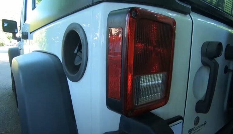 5 Steps for Replacing Jeep Wrangler Rear Turn Signal Bulb