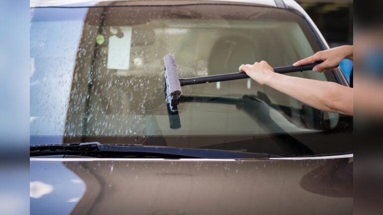 How to Clean Bugs off a Windshield: Easy Tips for a Crystal Clear View