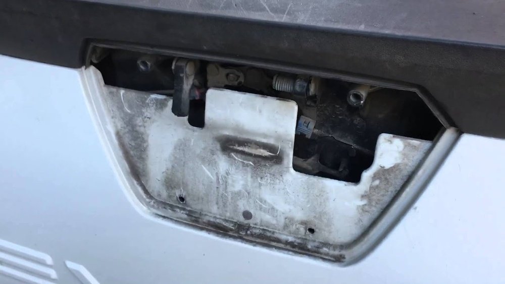 How to Open a Tailgate With a Broken Handle: Quick Fix Tips